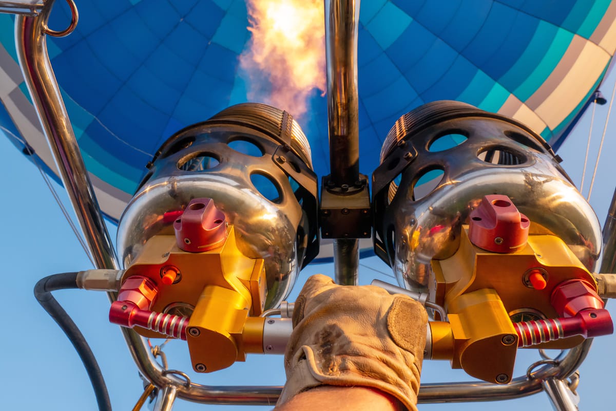 How does a pilot control a balloon during a passenger flight?